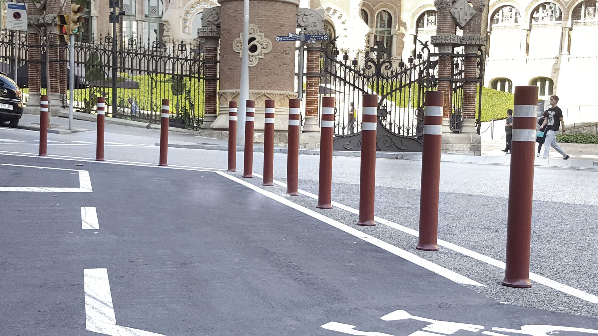 Flexible bollards bicycle lane in Barcelona - Ado Urban Furniture Blog